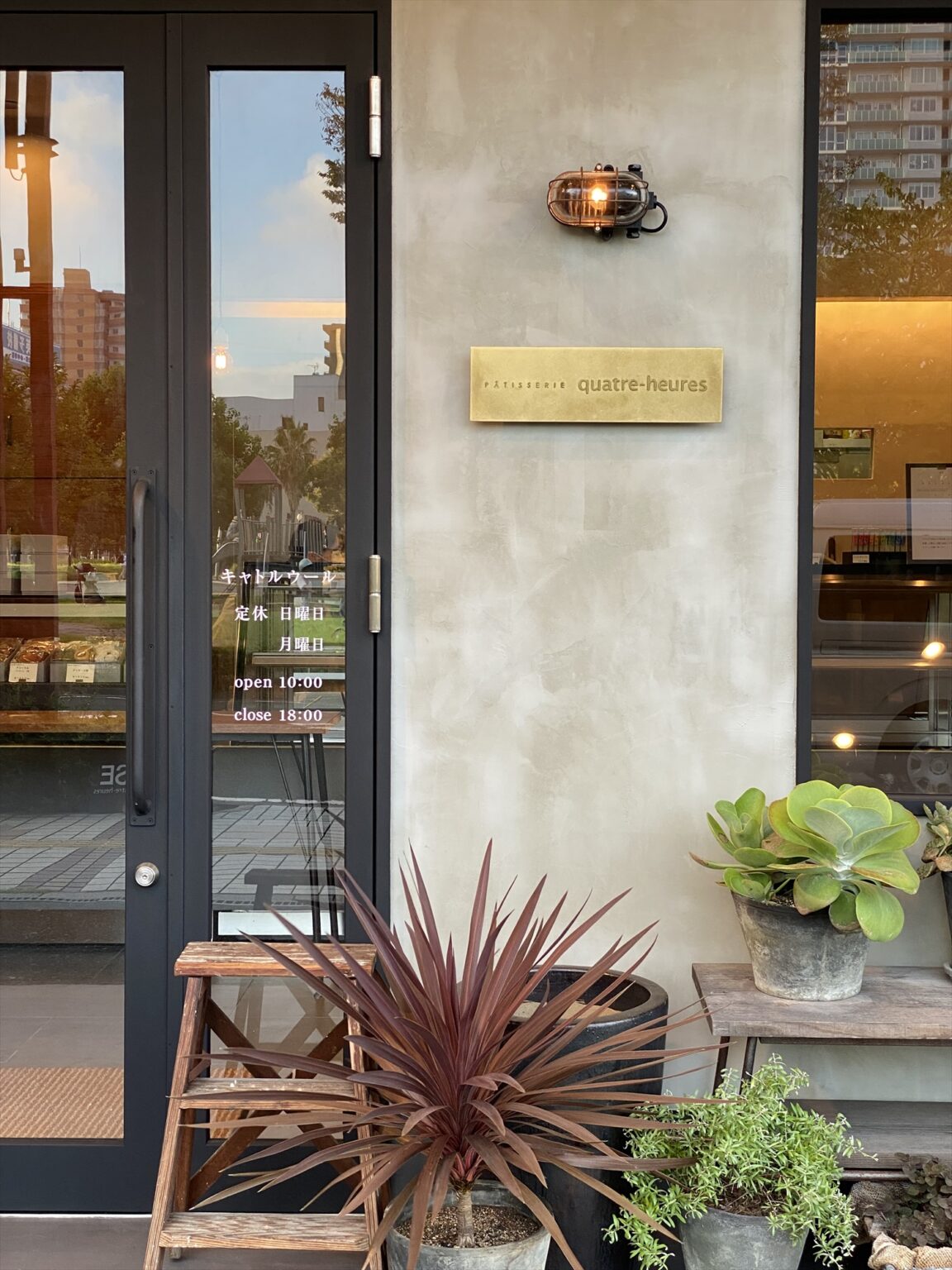 浜松市中央区/PATISSERIE quatre-heures様/cake（テナントリノベーション） – hiro furniture