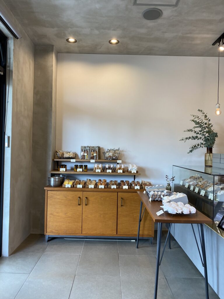 浜松市中央区/PATISSERIE quatre-heures様/cake（テナントリノベーション） – hiro furniture