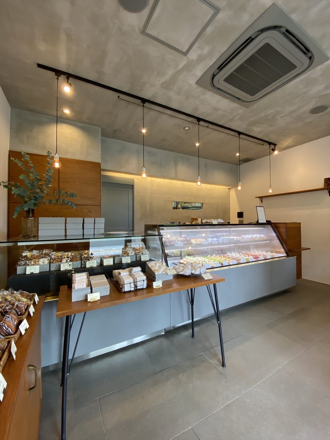 浜松市中央区/PATISSERIE quatre-heures様/cake（テナントリノベーション） – hiro furniture
